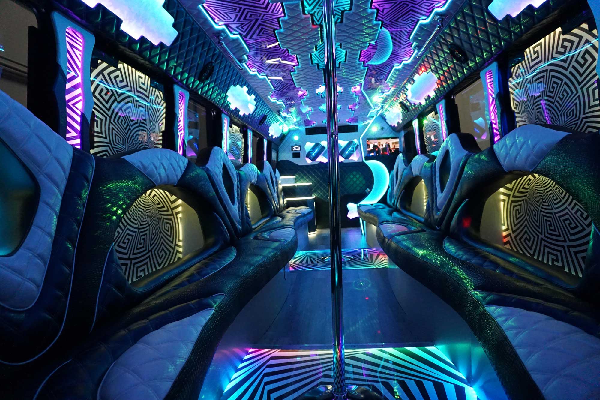 ᑕ ᑐ Chicago Party Bus (40 Passengers) - Epic Edition for Hire